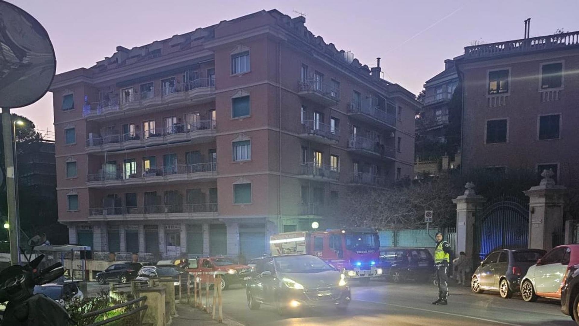 Genova, primi petardi in città: botti provocano incendio a Sturla - Il ...
