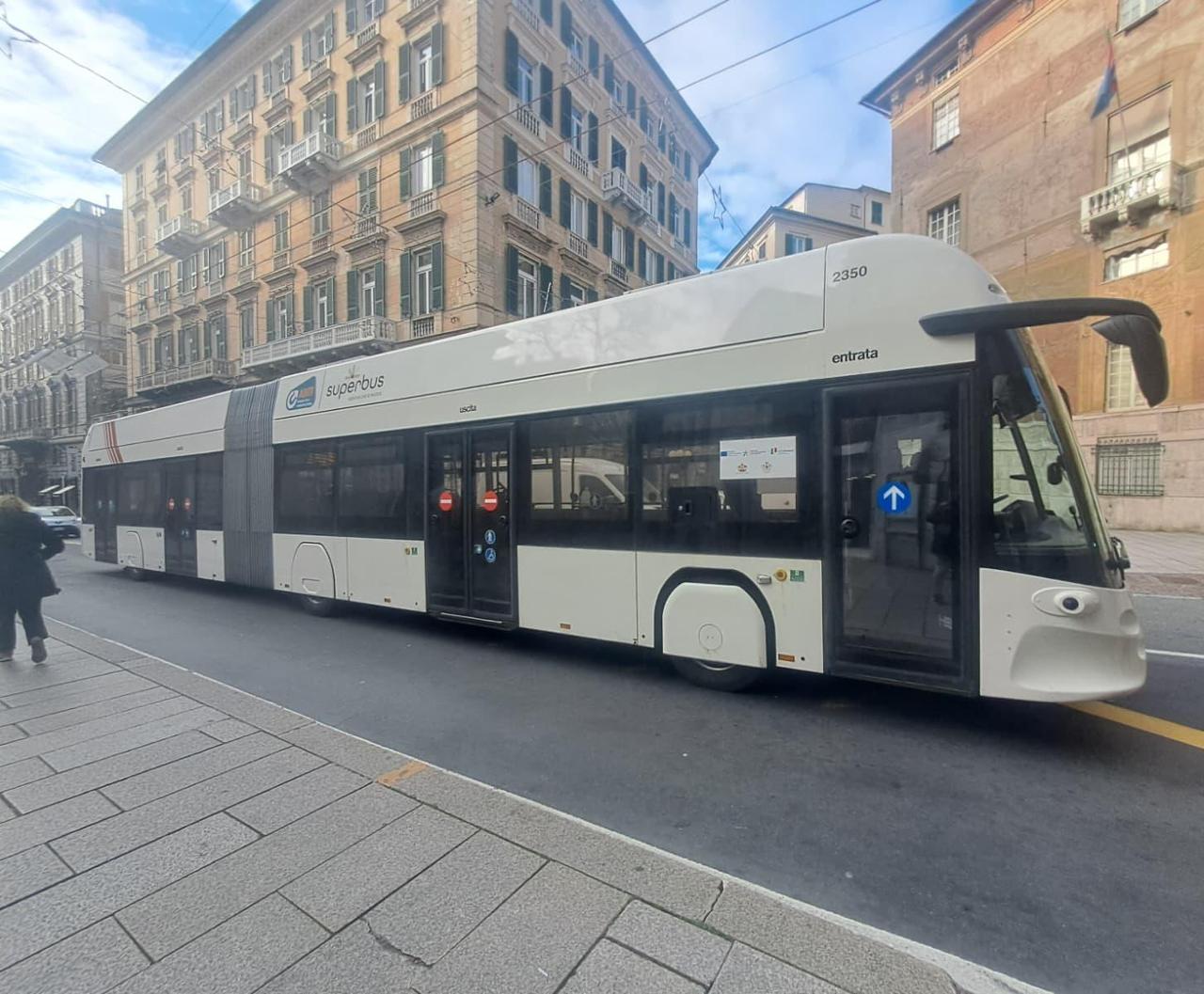 Genova, ecco i “superbus” nelle vie del centro - Il Secolo XIX