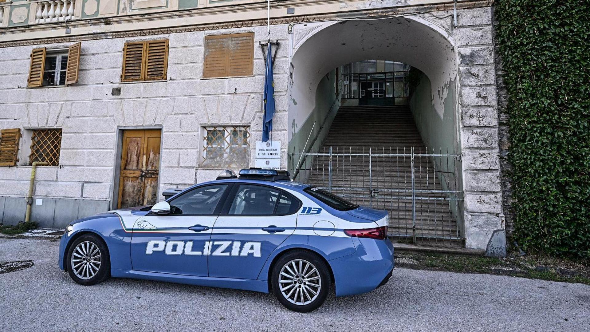 Bimbo precipitato da 5 metri in una scuola di Voltri, indagate dodici ...