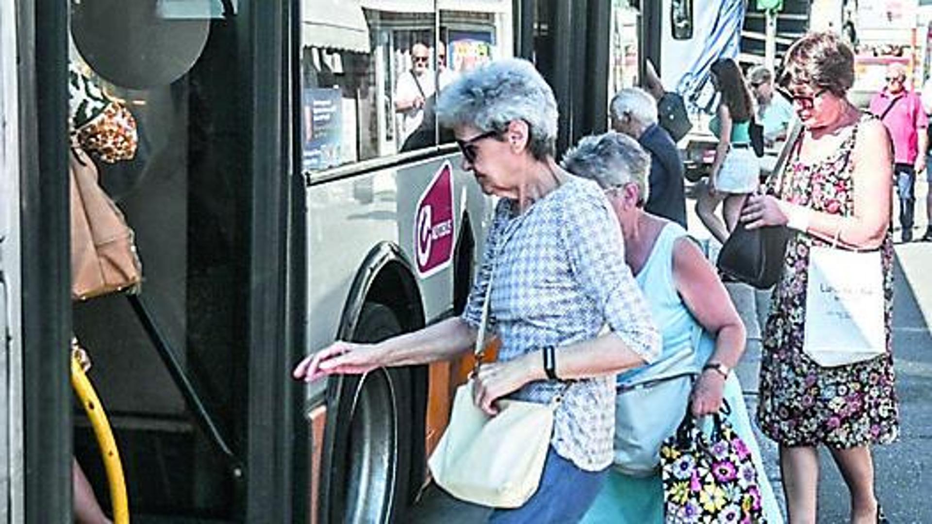 Genova, l'Amt anticipa la gratuità dei bus estivi per gli over 70 - Il ...