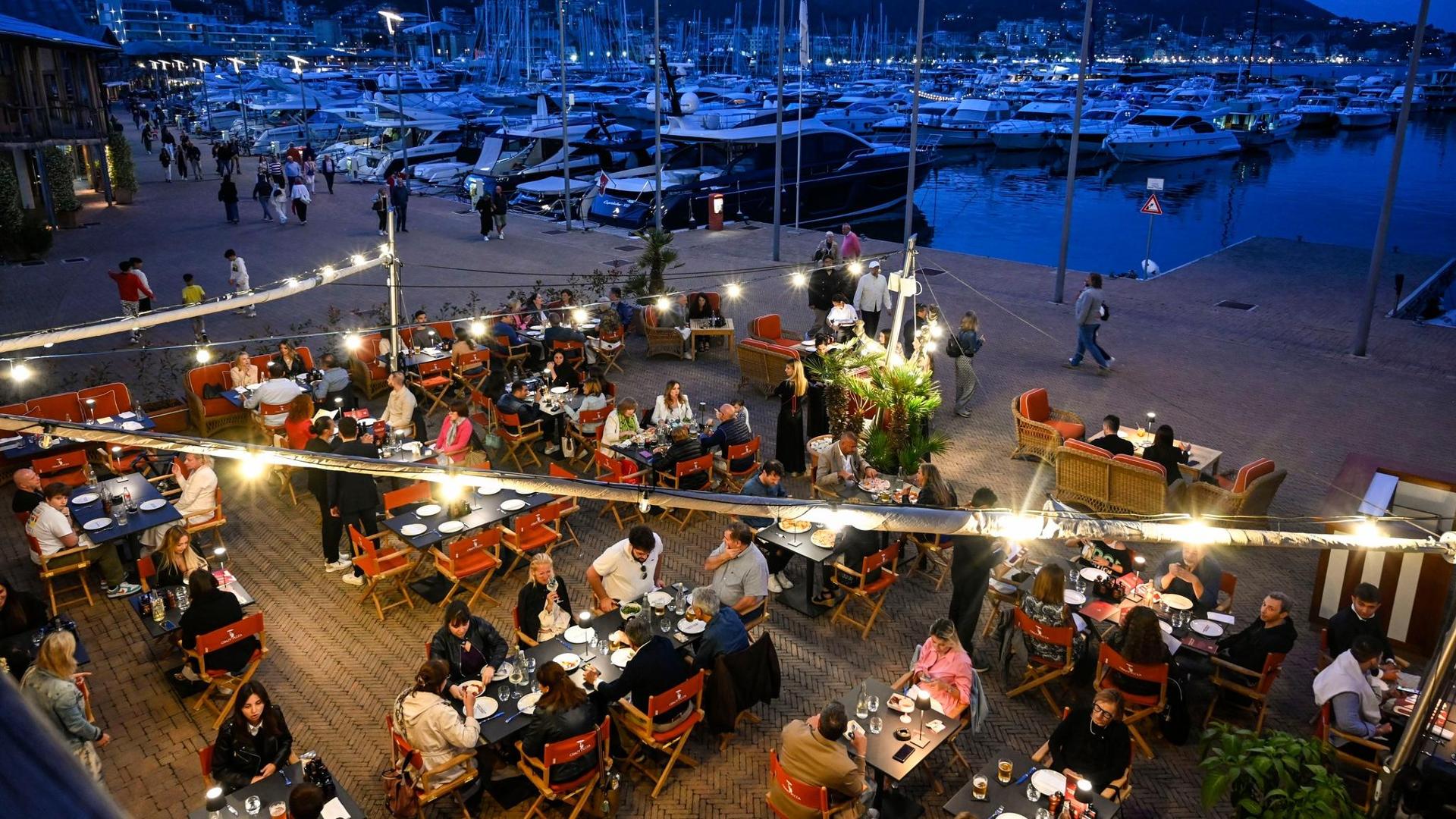 Briatore "perde" a Varazze: il suo Crazy Pizza lascia dopo 2 estati ...
