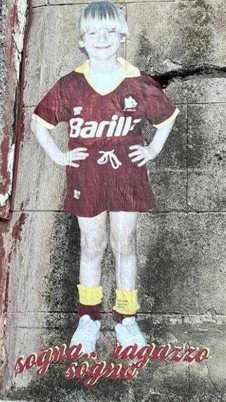 De Rossi ispira la street art: “Simbolo del calcio di una volta” - Il ...