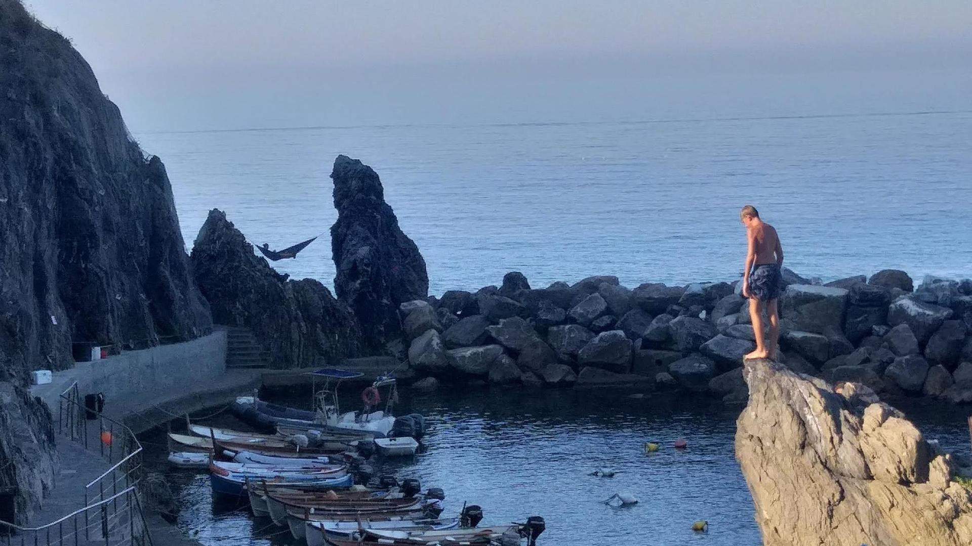 Manarola come Acapulco: “Tuffi pericolosi dagli scogli” - Il Secolo XIX