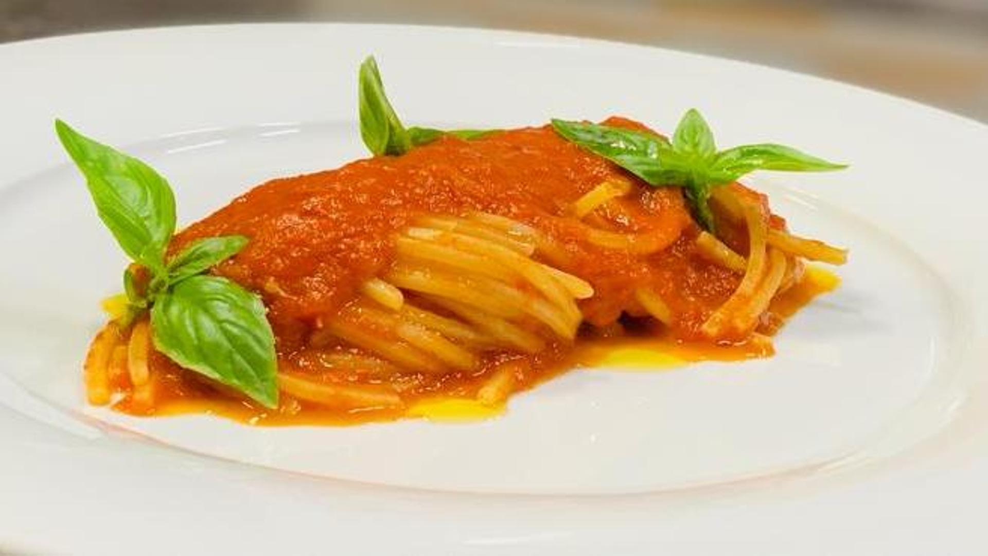 Come si prepara la passata per la pasta e per la pizza - La Provincia ...
