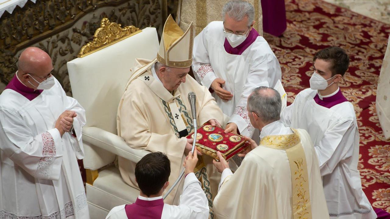Monsignor Marini ordinato vescovo dal Papa, dalla diocesi di Tortona ...