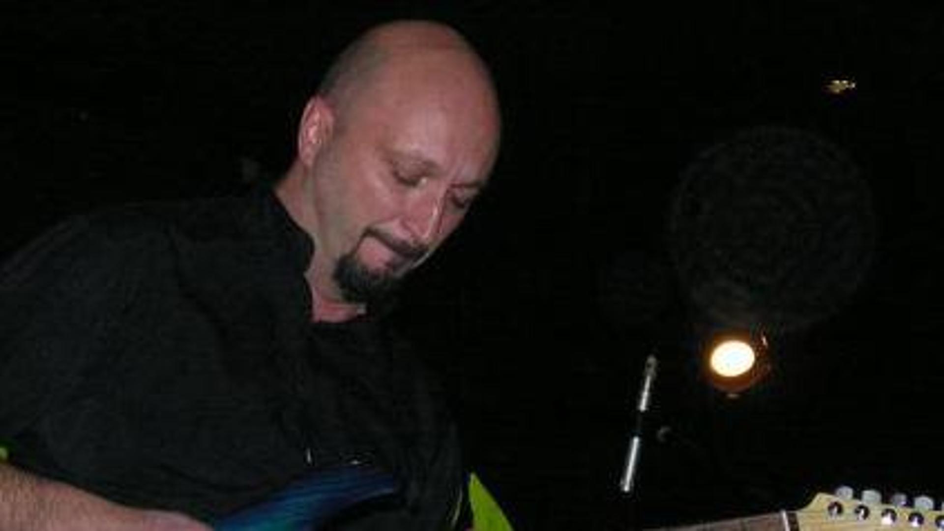 Stasera rock progressive, jazz e funk con Fabio Casali acoustic trio al ...