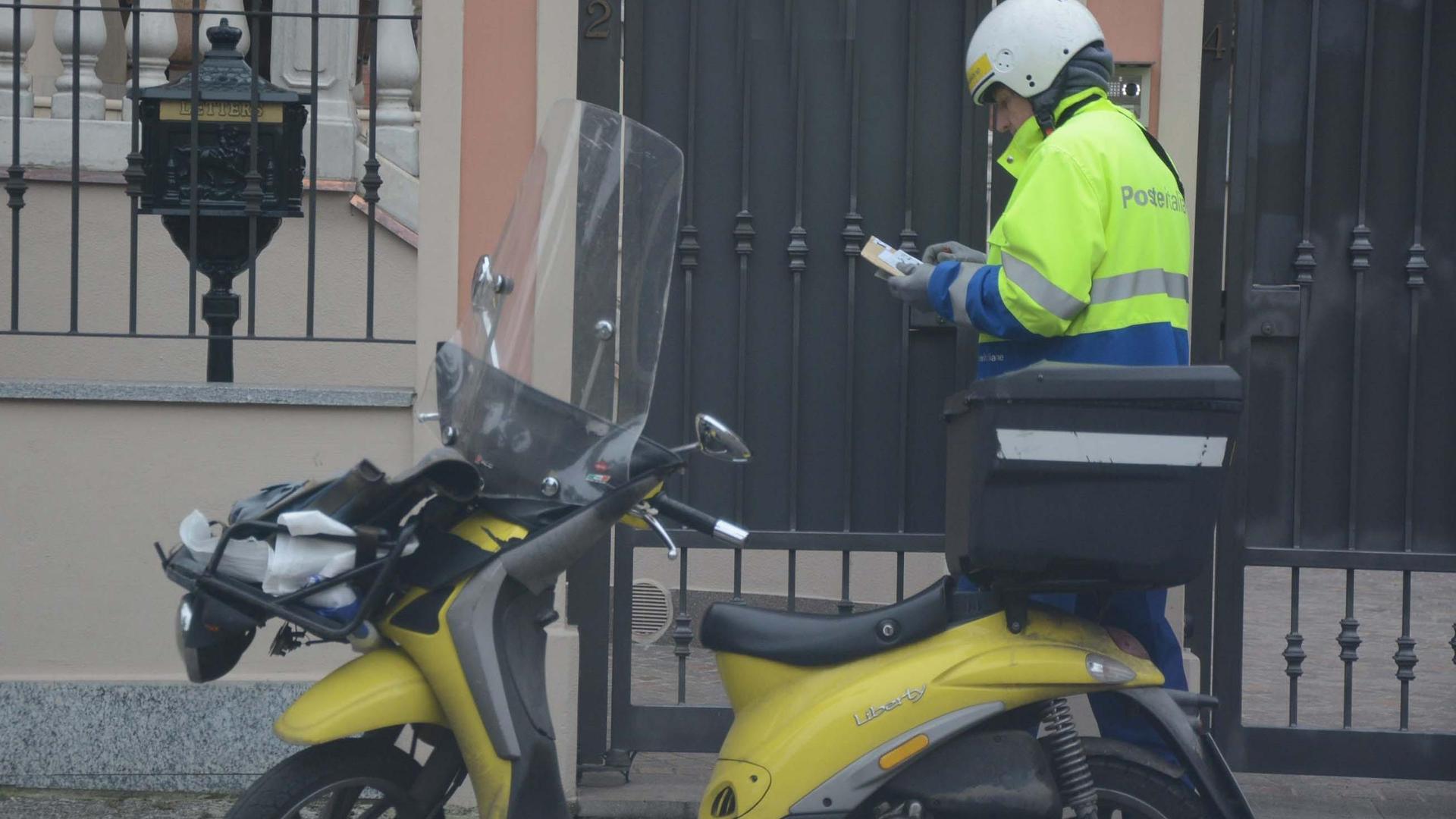 Ruba la moto del postino, bloccato perchè non aveva il casco: arrestato ...
