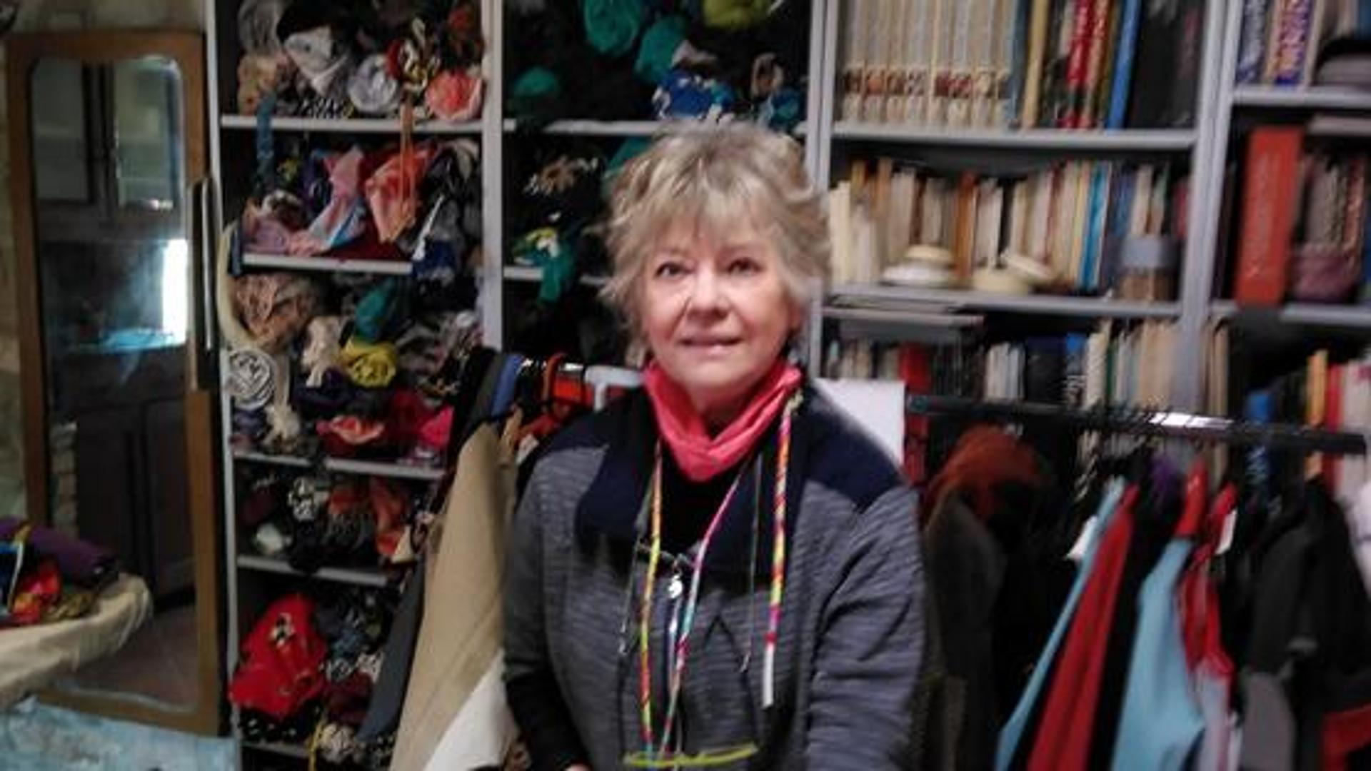 La creatività è solidale i tessuti di Donatella diventano mascherine ...