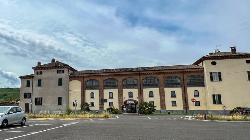 Cascina Cassino Po, polemica sulla cucina costata 150mila euro - La ...