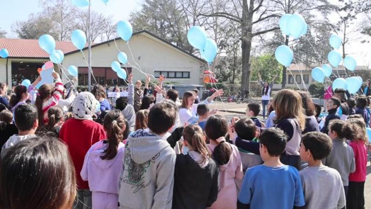 Vigevano, palloncini blu sopra la scuola Anna Botto - La Provincia Pavese