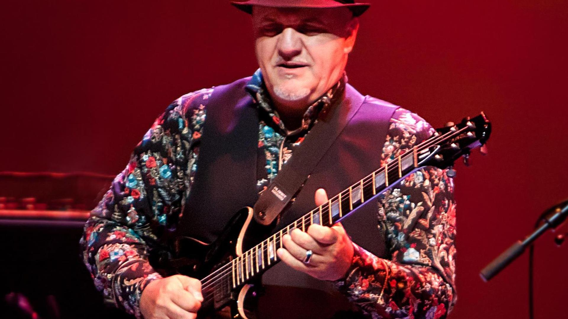 Frank Gambale, star della chitarra domani sul palco di Tortona - La ...