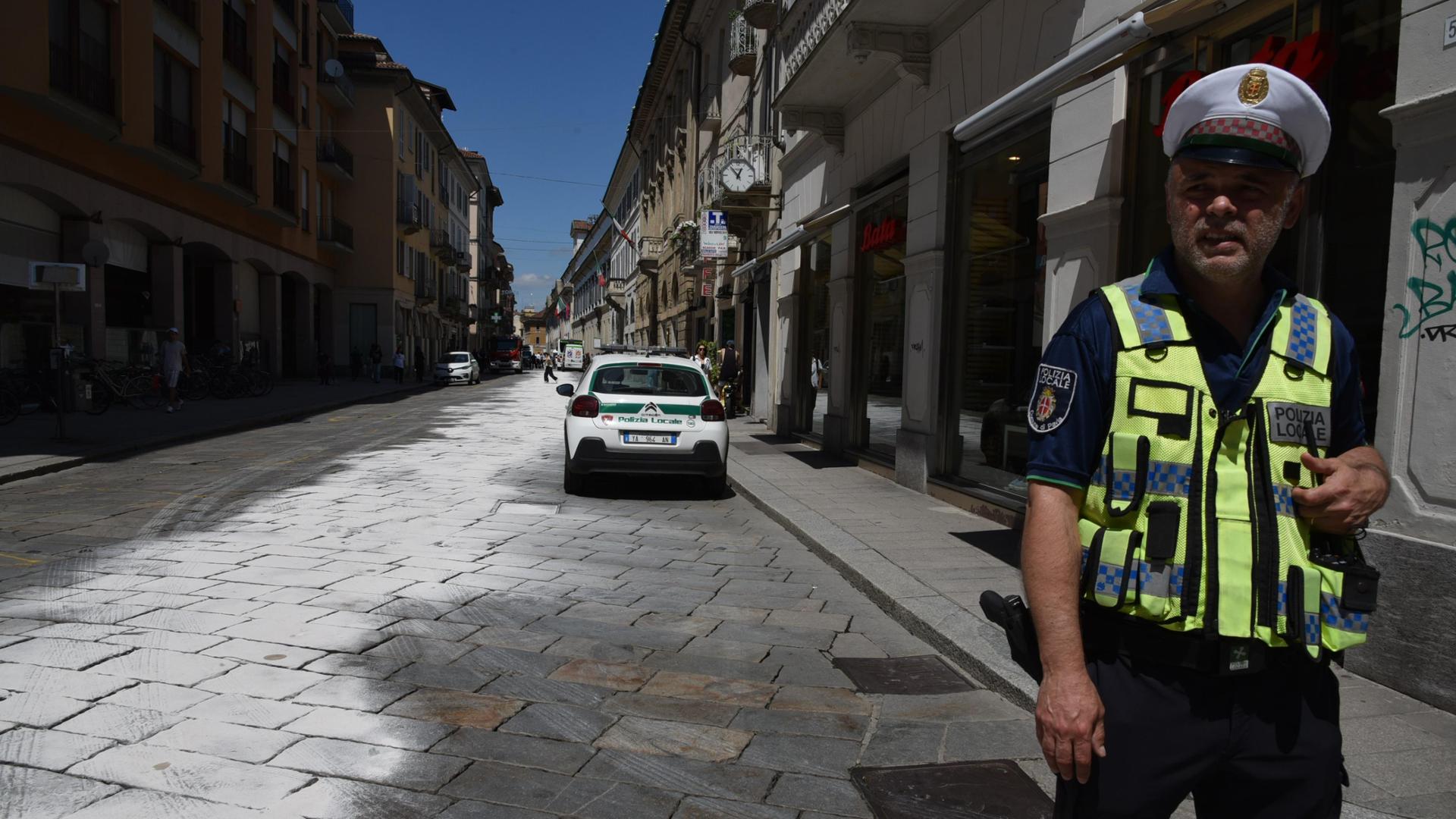 Un bus urbain perd du diesel sur des centaines de mètres dans la Strada ...