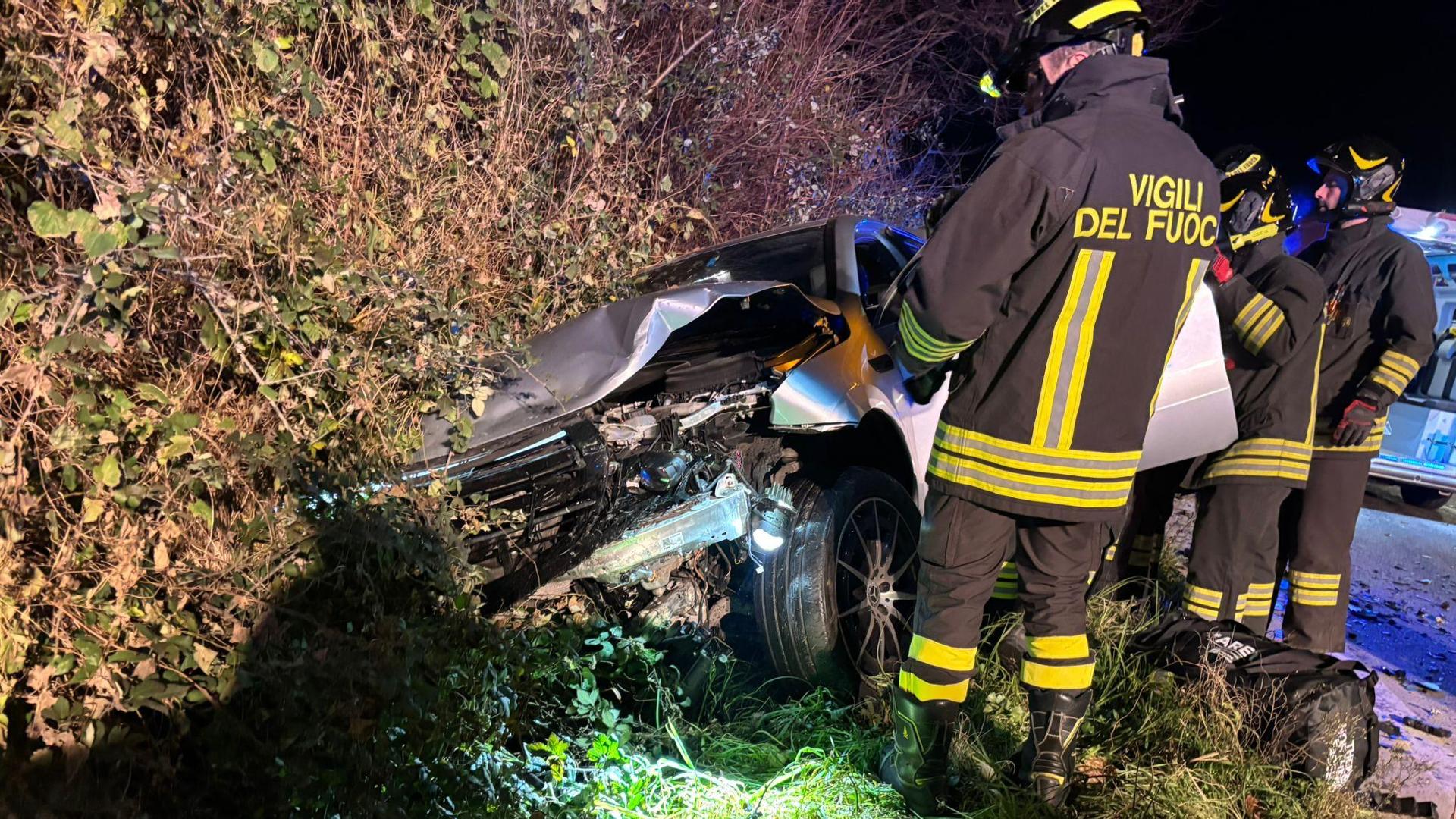 Scontro frontale sul rettilineo, muore 49enne - La Provincia Pavese