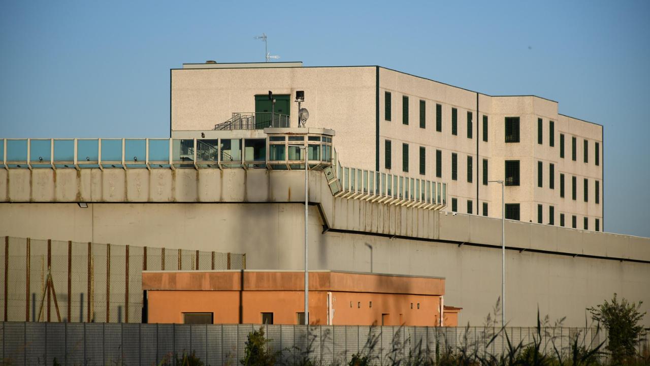 Detenuto di 30 anni si suicida in cella: scatta l’inchiesta della ...