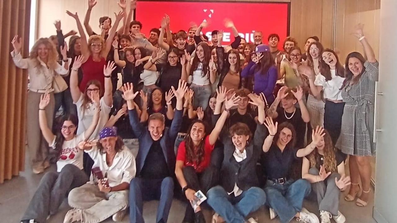 «La felicità? È nel sorriso altrui»: lo dicono gli studenti del Gallini ...