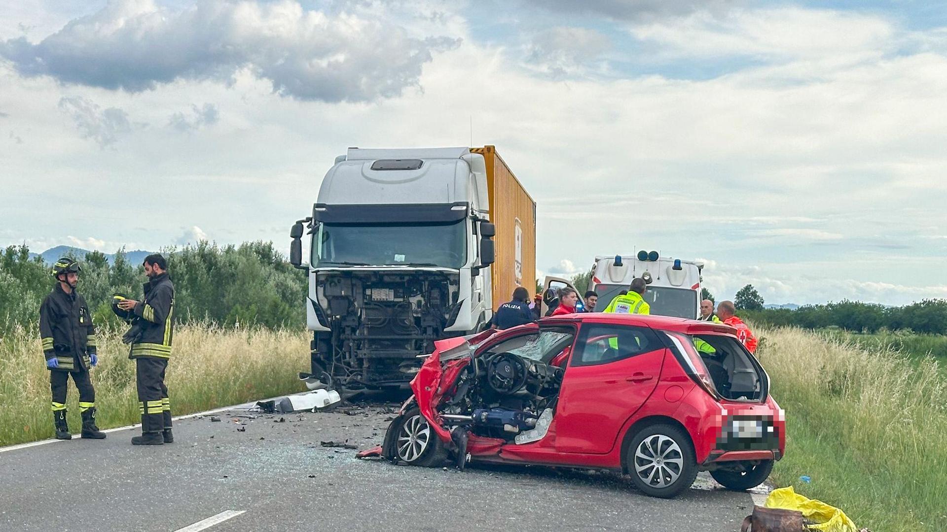 Grave incidente tra Castelletto e Lungavilla: due morti - La Provincia ...