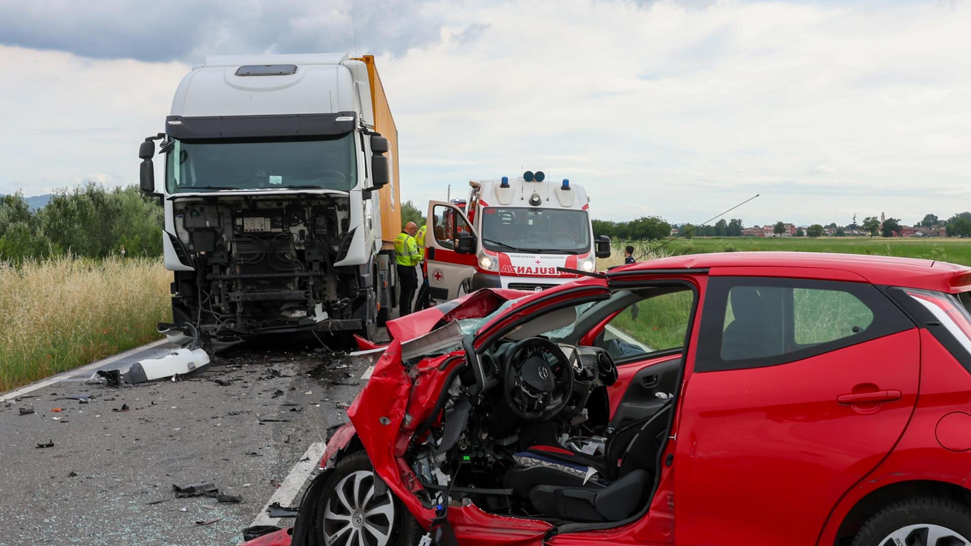 Padre e figlio morti nell’incidente di Castelletto, venerdì 12 i ...