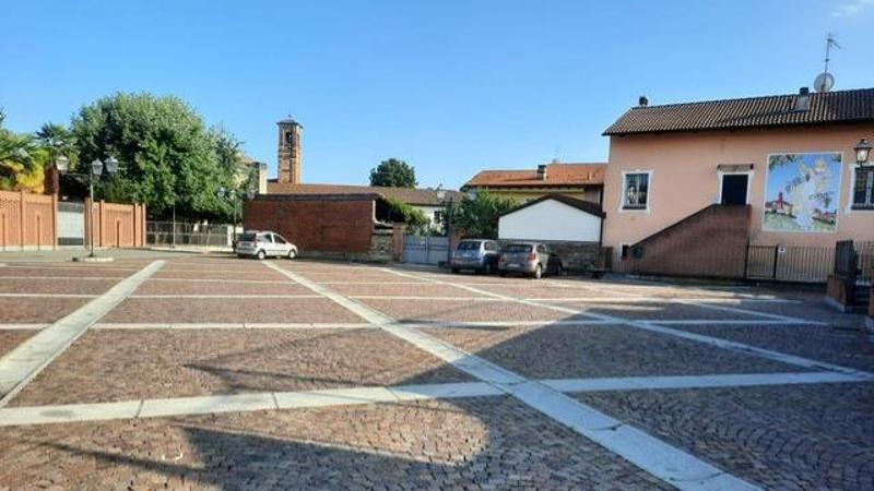 Caluso, la piazza della Ninfa si colora di blu - La Sentinella del Canavese