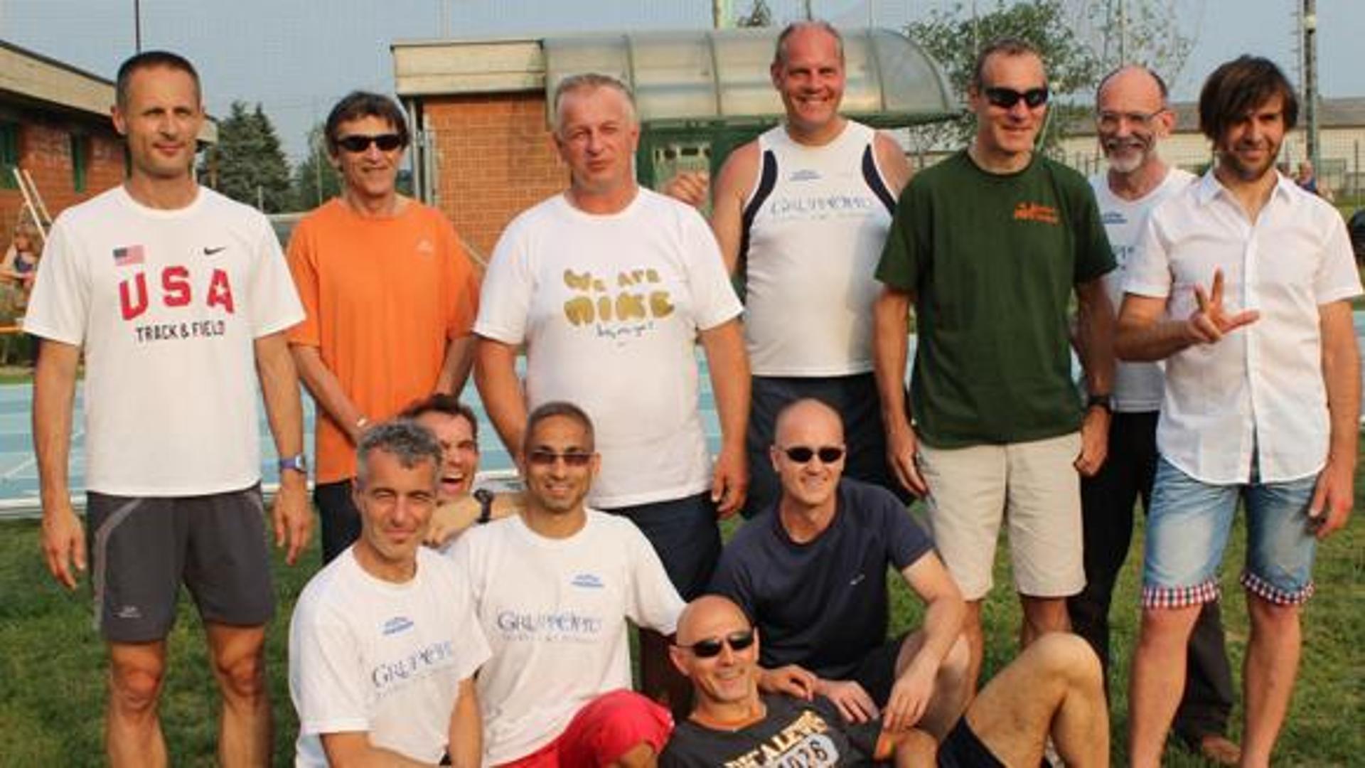 La squadra master sul terzo gradino del podio - La Sentinella del Canavese