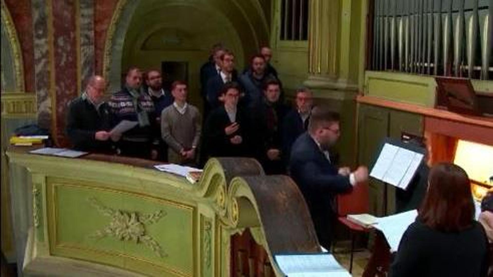 La messa di Natale dalla chiesa di Caluso finisce in diretta tv - La ...