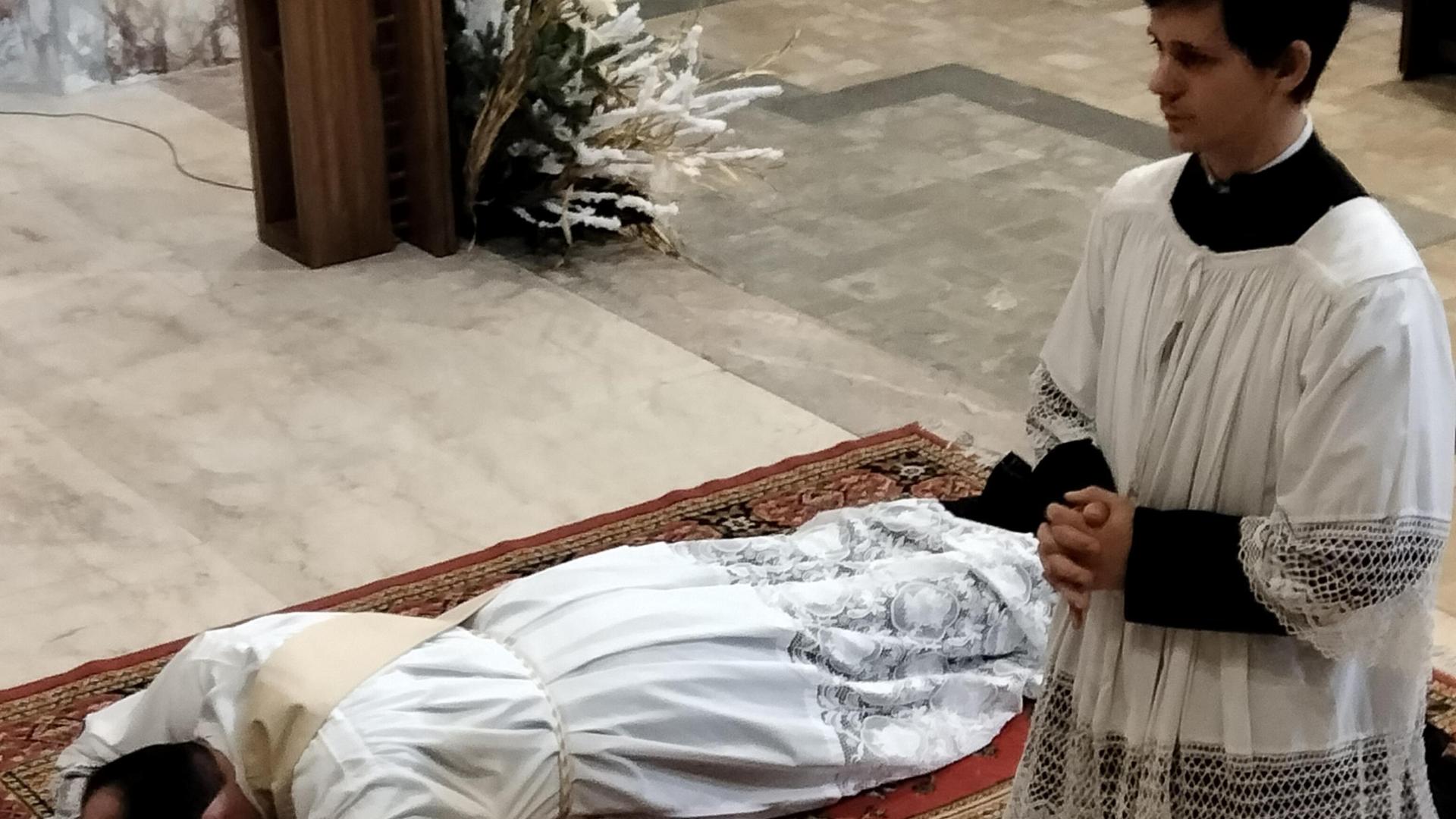 Don Parisi ordinato sacerdote Sabato la messa a Rivarolo - La ...