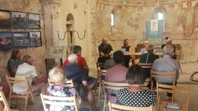 Libri in Chiesa, debutto a Candia con un libro sul Canale di Caluso ...