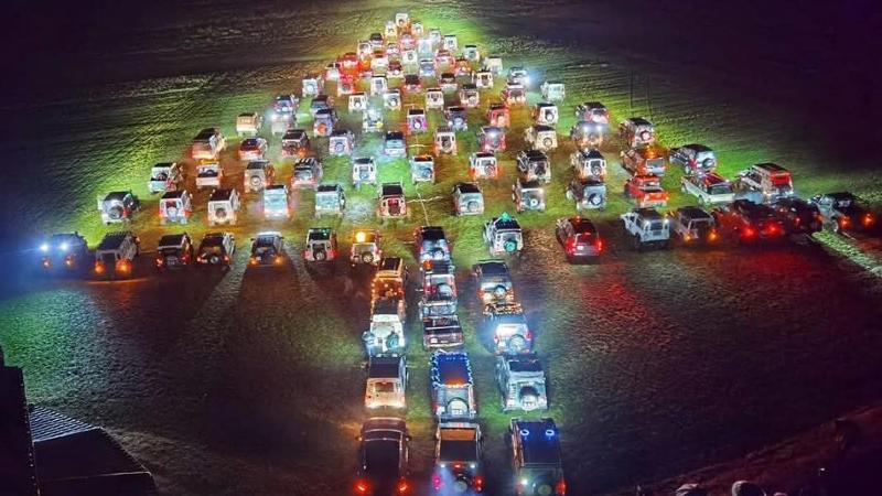 Levone e i Land Rover per dare vita a uno strano albero - La Sentinella ...