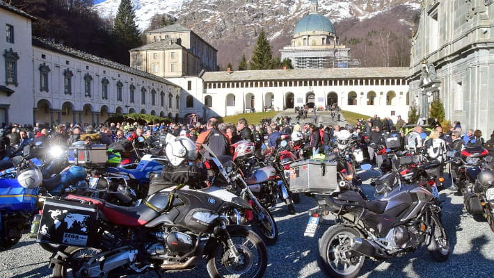 Le moto a Oropa e il coraggioso tuffo nel lago di Viverone: così i ...