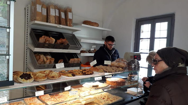 A Orta San Giulio dove è rimasta un’unica bottega aperta: “E’ come ...