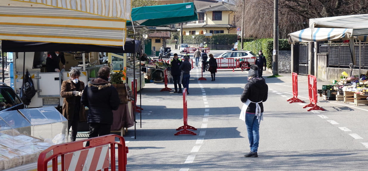 Poca gente al mercato di Omegna. Il sindaco: “Tutto si è svolto in ...