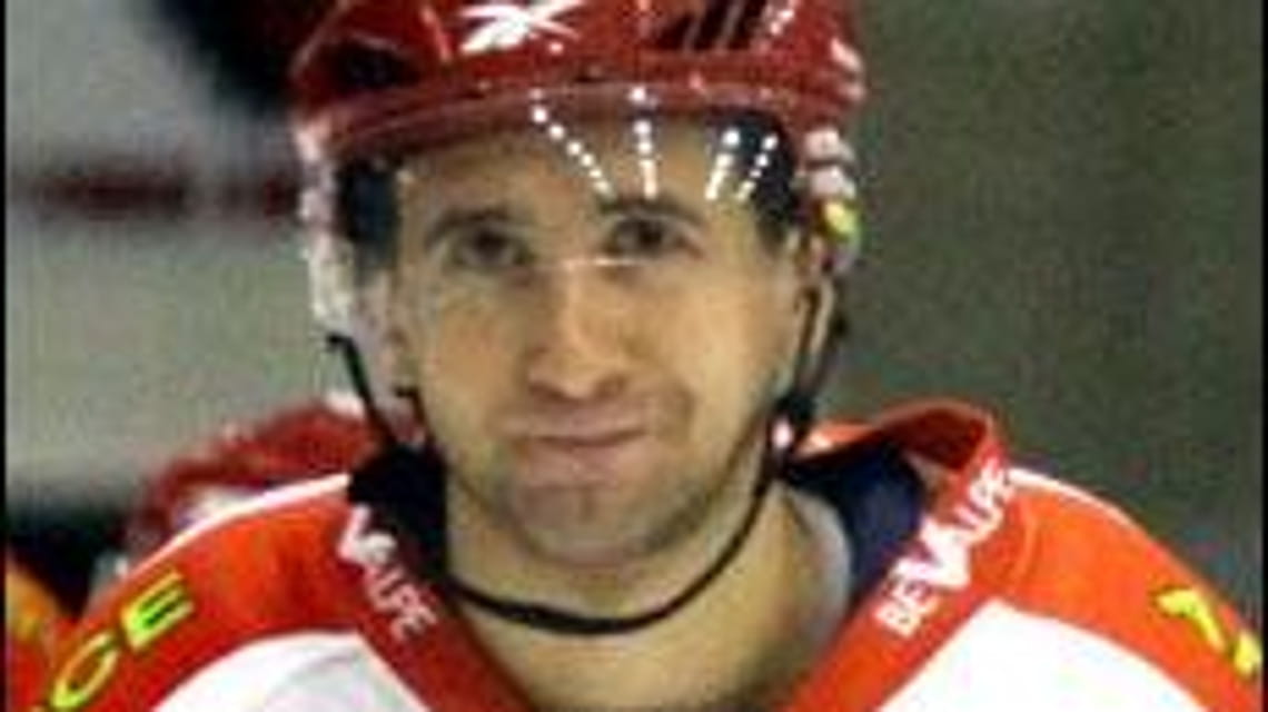 Il cordoglio di un paese intero per la morte del suo campione di hockey ...