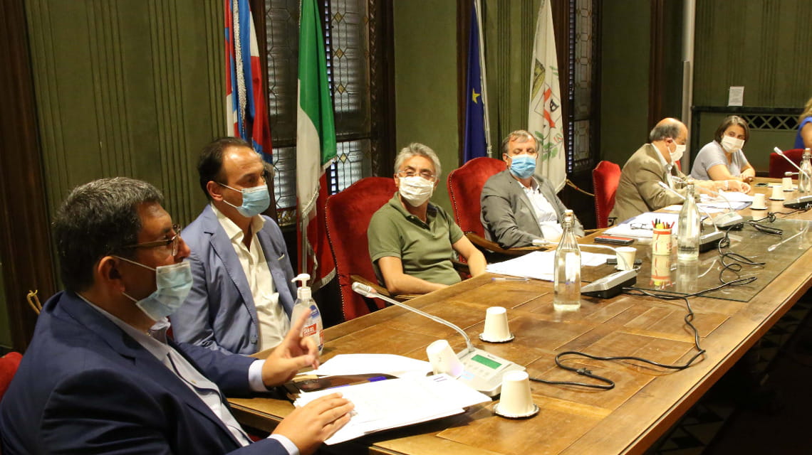 Consiglio comunale ad Alba sulla chiusura della stamperia Miroglio a ...