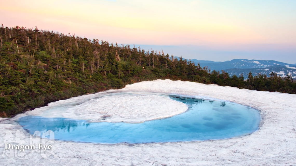 Il fascino misterioso del Dragon Eye Lake, il lago giapponese a forma ...