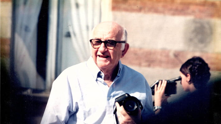 Alba dà l’addio al fotografo Enzo Agnelli, cacciatore di storie e volti ...