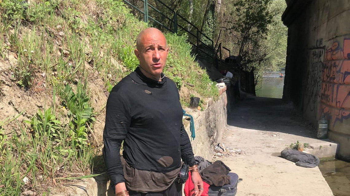 Patrick Nemo, il pubblicitario che vive sul Po - La Stampa