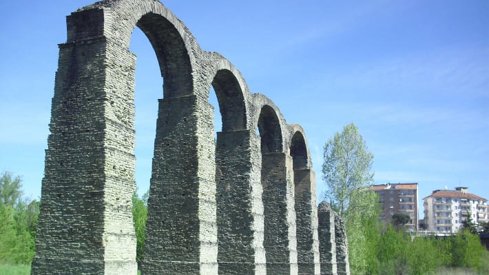 Gli Archi romani come atelier di tre scultori contemporanei - La Stampa