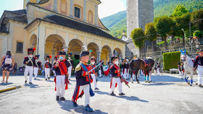 Due giorni di spari a salve e processioni con la Milizia di Calasca ...