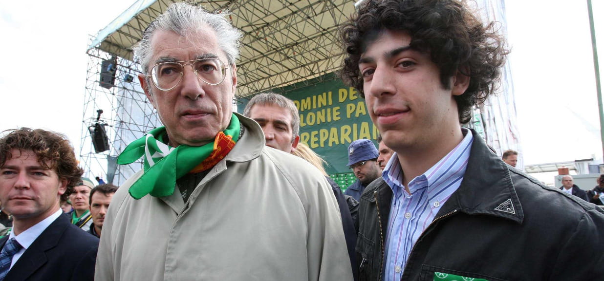 Gli 80 anni di Bossi, compleanno a casa con moglie e figli: domani la ...