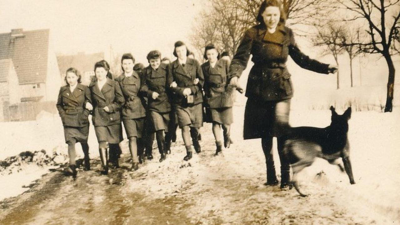 Così migliaia di donne comuni diventarono torturatrici delle SS nei ...