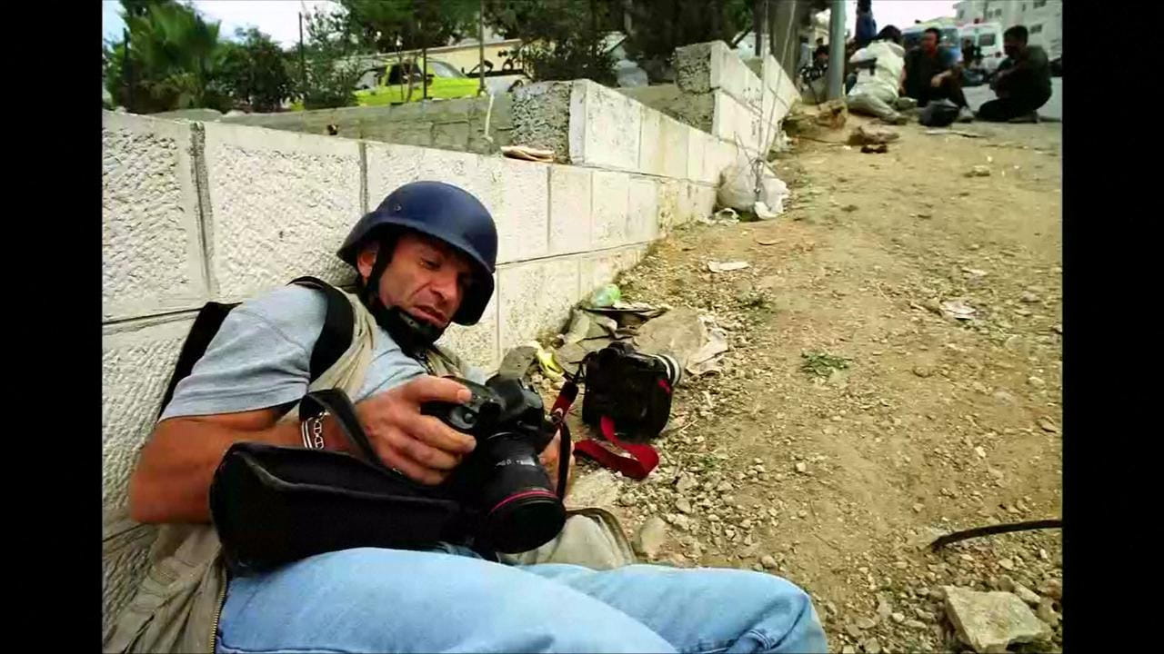 Addio al fotografo Yannis Behrakis, ecco chi era - La Stampa