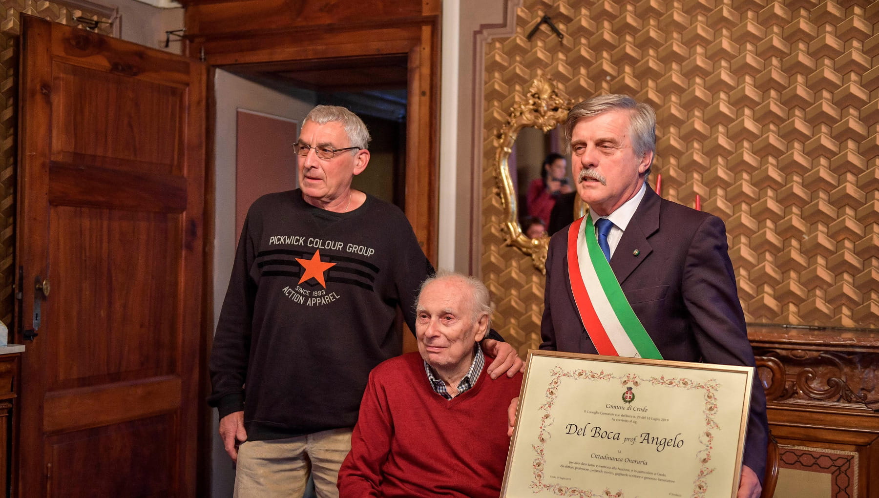 Fotogallery - Crodo ha consegnato la cittadinanza onoraria allo storico ...