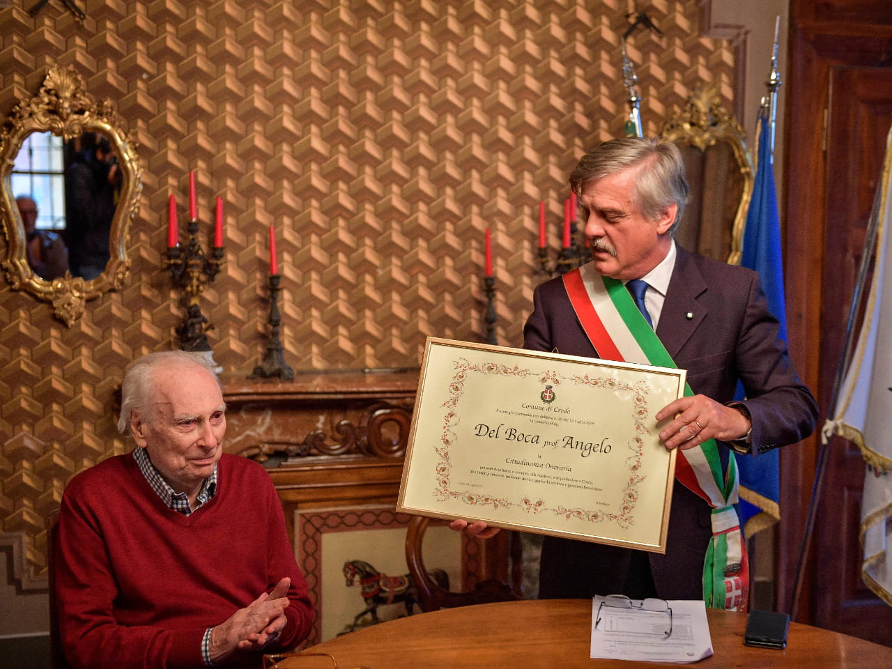 Fotogallery - Crodo ha consegnato la cittadinanza onoraria allo storico ...