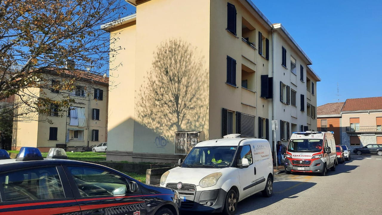 Novara, omicidio in casa: accoltellato uomo di 68 anni - La Stampa