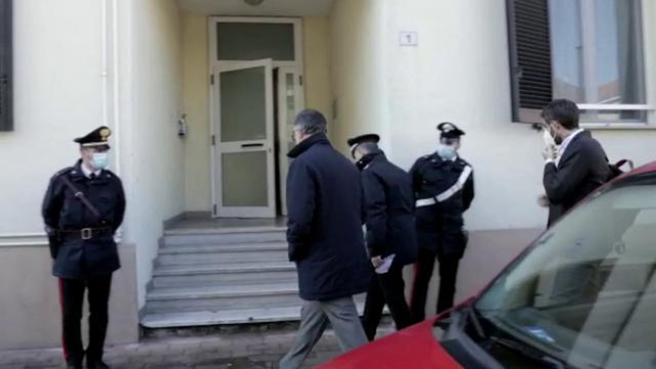 Omicidio in via Andoardi a Novara, l'arrivo del procuratore - La Stampa