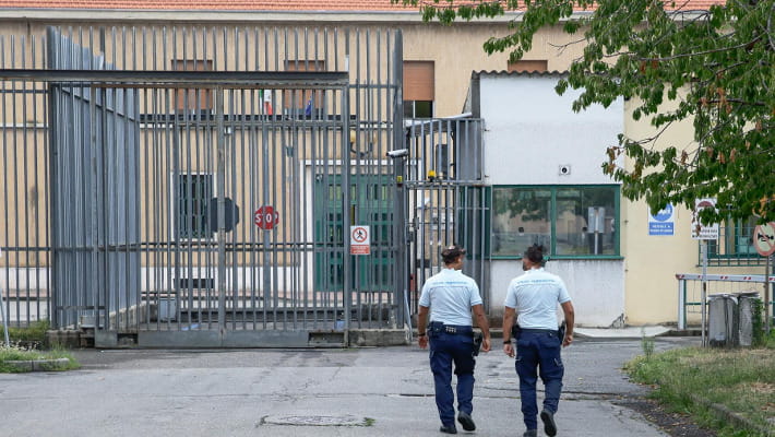 Omicidio di Comignago, Pastore due ore davanti al Gip. I legali: “Ha ...