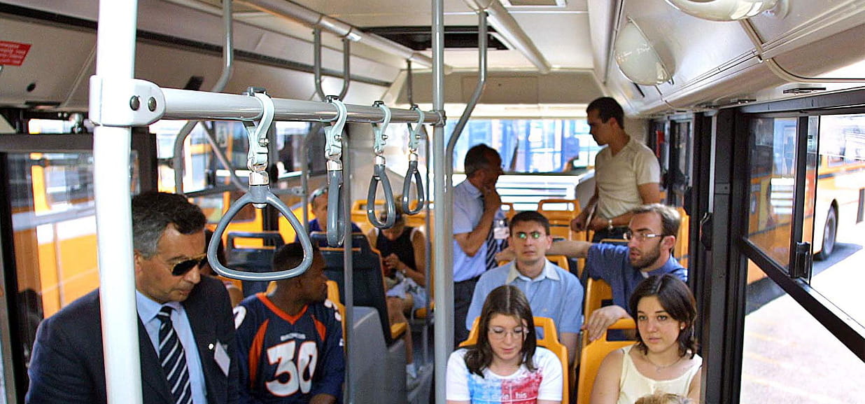 Razzismo sul bus. Vittoria Oneto: «Sono scesa e ho pianto. Non voglio ...