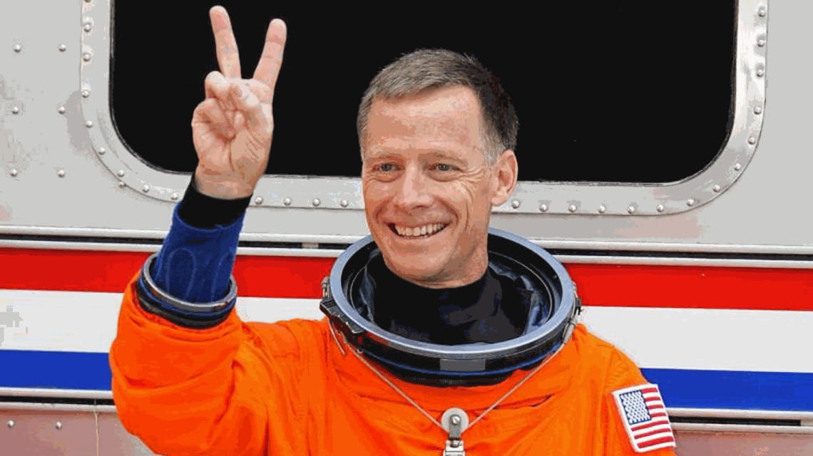 Il veterano NASA Chris Ferguson a bordo della prima navicella ...