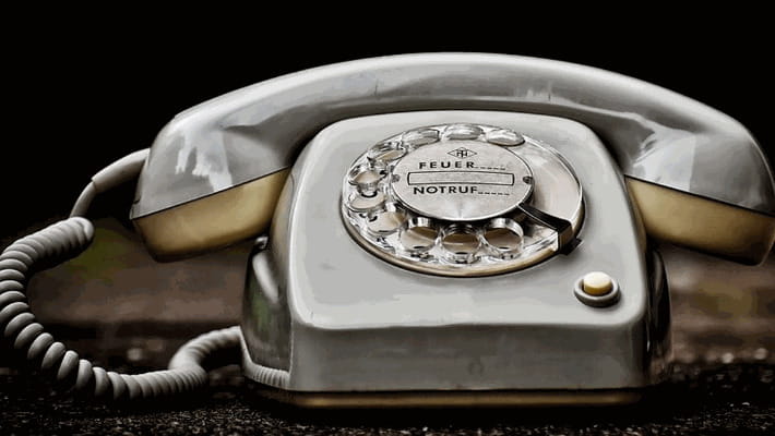 Quante famiglie hanno ancora il telefono fisso? - La Stampa