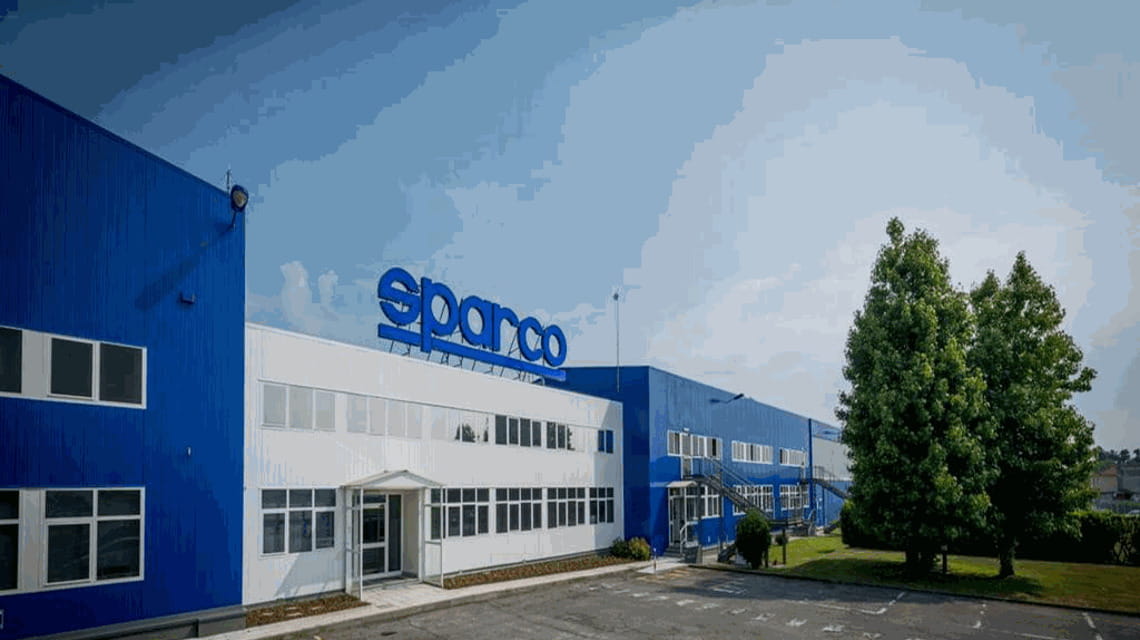 Sparco, ecco come a Torino nascono le “panchine” di sedili da corsa per ...