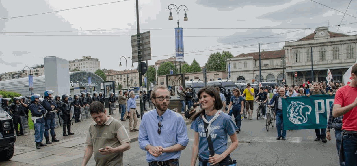 “In piazza niente stemmi della Città” A Torino la manifestazione no Tav ...